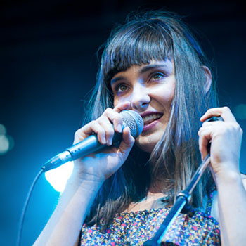 Letra de Running Through The Forest - Lisa Mitchell - Lyrics